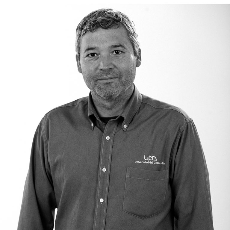 Equipo Santiago - UDD Facultad de Diseño